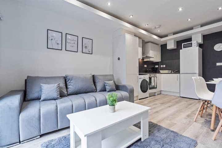 Spacious 6‑bed House In Banbury - Banbury