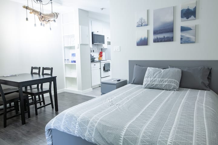 The Riverbend | Modern Studio @ Harrison Lake - Harrison Hot Springs