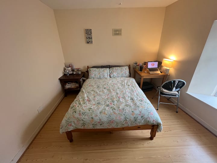Double Room Close To Center - Limerick