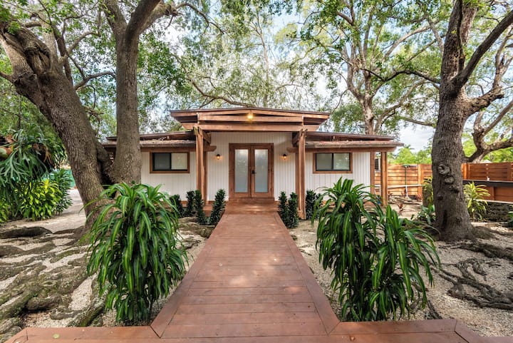 Kojaku Home In Magical Japanese Garden In Sw Miami - Cutler Bay, FL