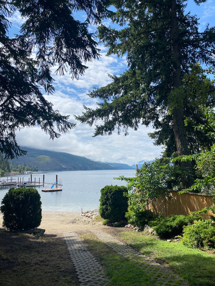 Twin Cedars Lakeside Cabin #2 - Sicamous