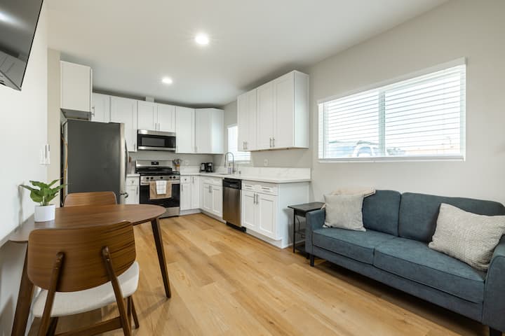 Cozy Casa | Sleek & Modern Monthly Escape - Lakeside, CA