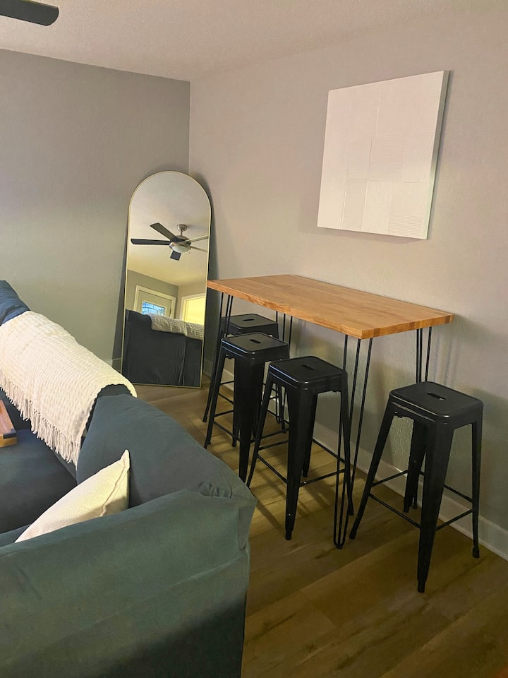 Centrally Located Private Upper Unit - Oshkosh, WI