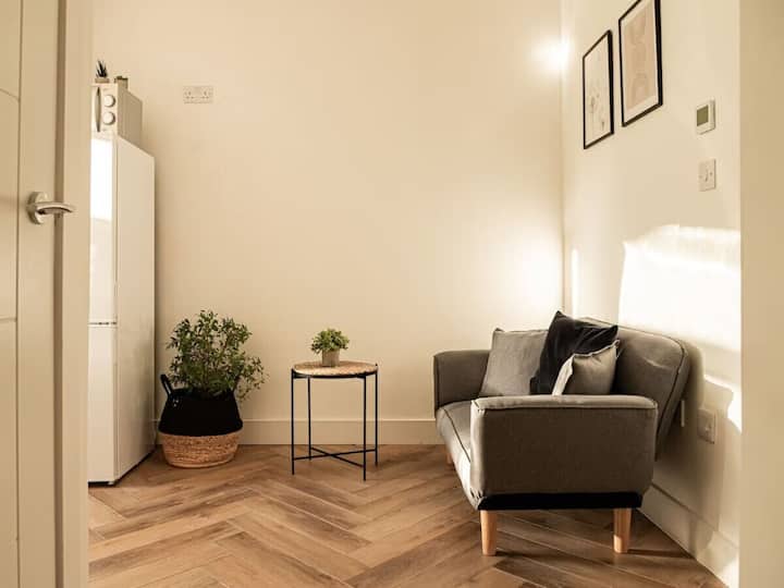 Cozy 2-bed Flat In Wroxton Near Abbey Gardens - Banbury
