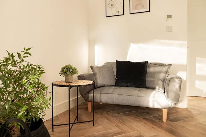 Cozy 2-bed Flat In Wroxton Near Abbey Gardens - Banbury