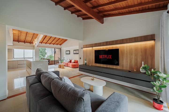 |Cg| Clean & Airy W/ High Ceiling In Poblado + Ac - Medellín