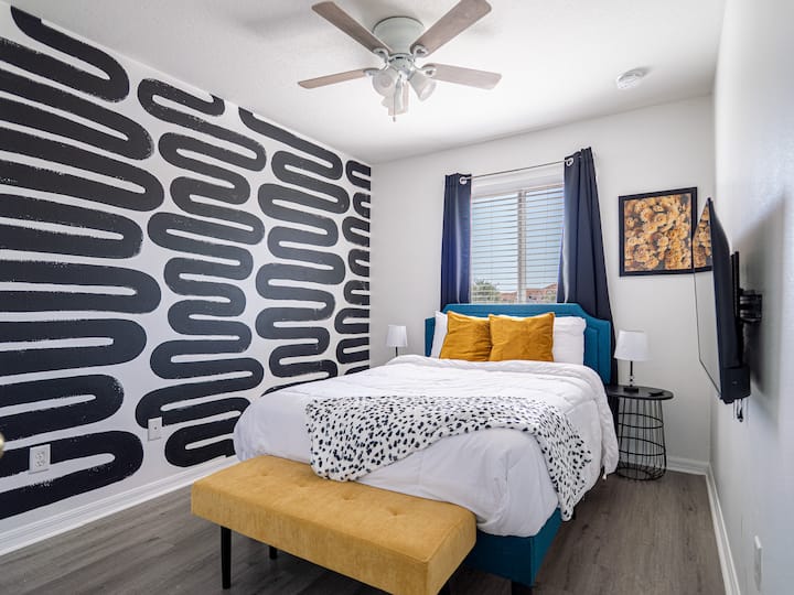 Luxury & Comfy Family Gem Near Disney: Pool - Gym! - Kissimmee, FL