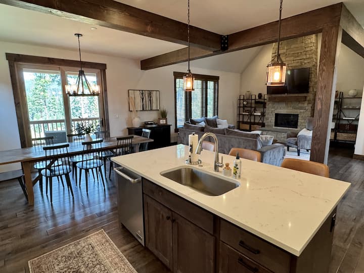 The Ridge 3br | Hot Tub, Gamerm + Park & Views - Roslyn, WA