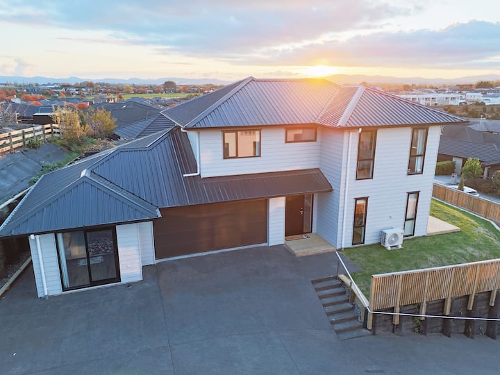 Panoramic View 5-bedroom Getaway - Ngāruawāhia