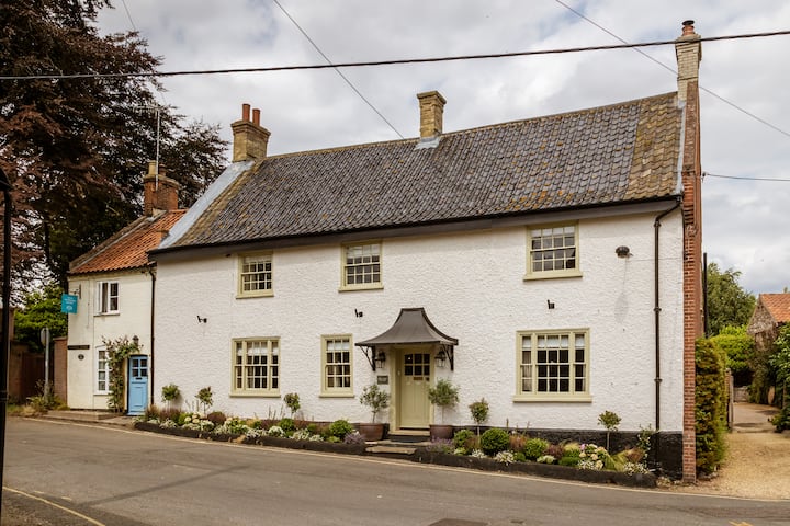 Robin Hood, Norfolk's Best Venue - Burnham Market