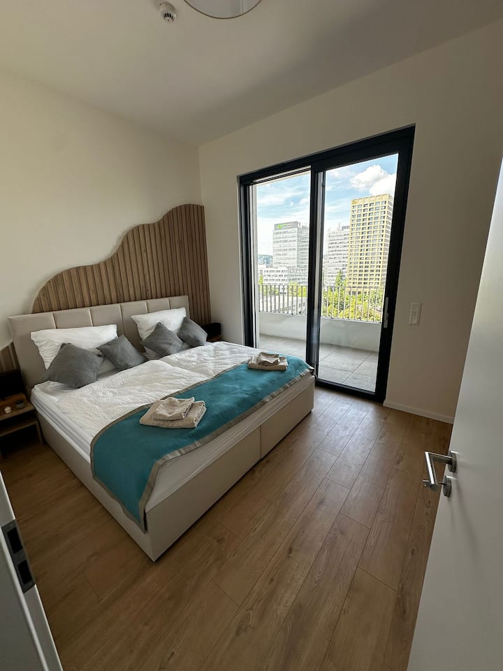 Fancy 2br & 1lr Apartment W/ Panoramic Sky View - Bratislava