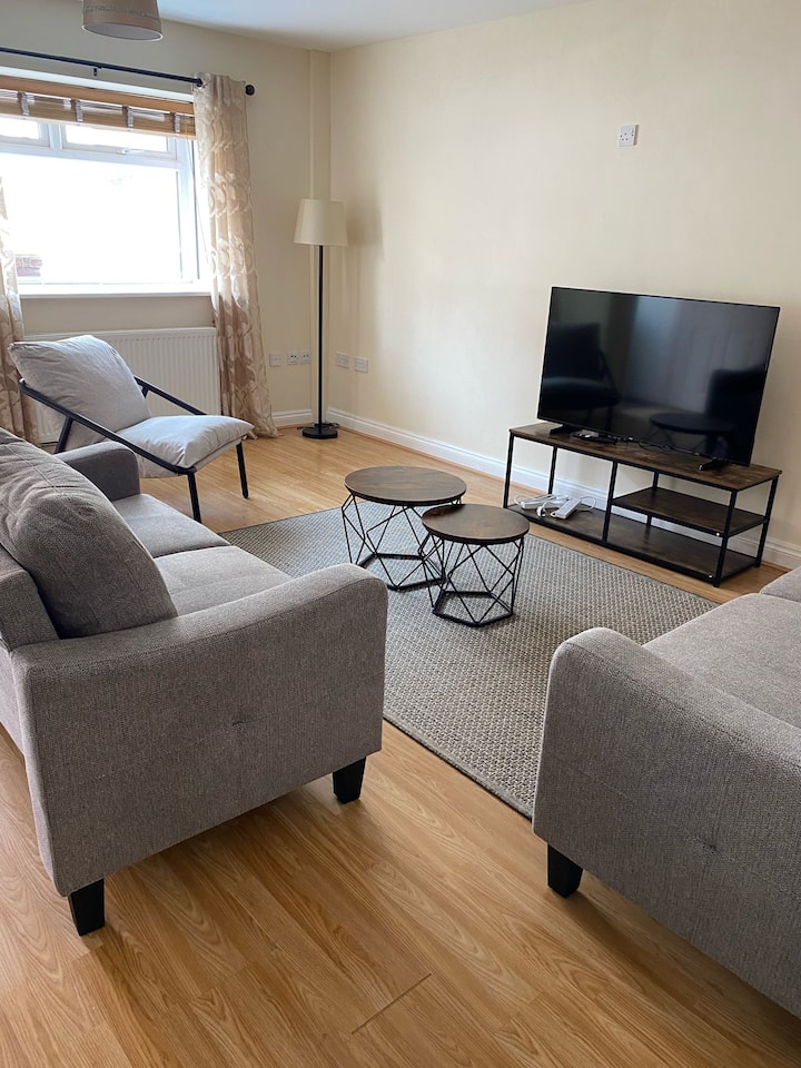 5 Bedroom House-private Parking - Barrow-in-Furness