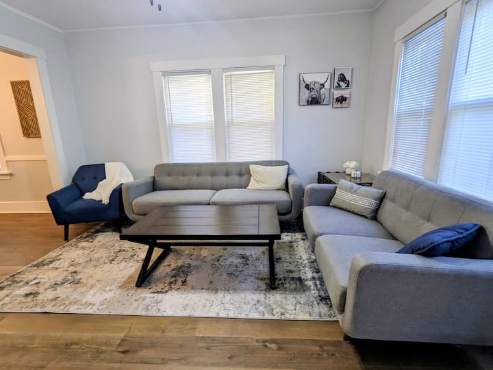 3bed/2bath Benson Home Close To Downtown! - Omaha, NE