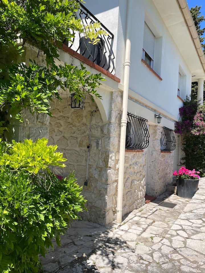 Beau Studio Dans Une Villa - Vence