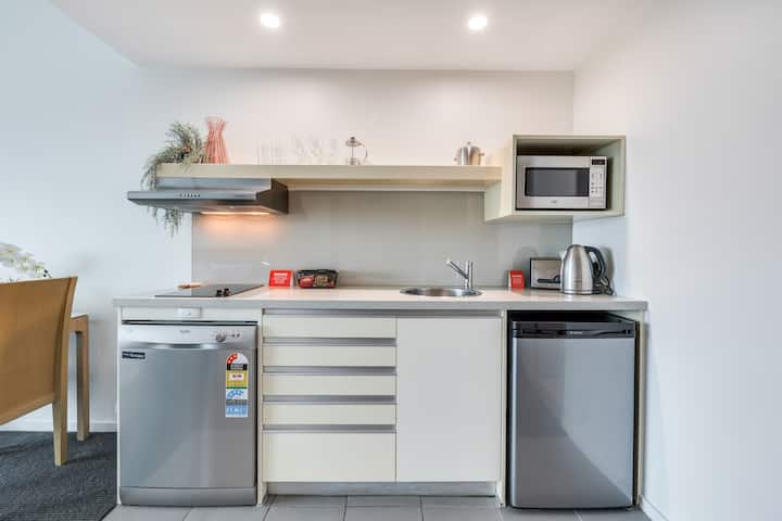 Harbour-views Studio | With Kitchenette & Laundry - Australia