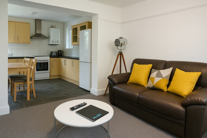 Chic | City Centre | Arnold Market | Sleeps 16 - Derbyshire