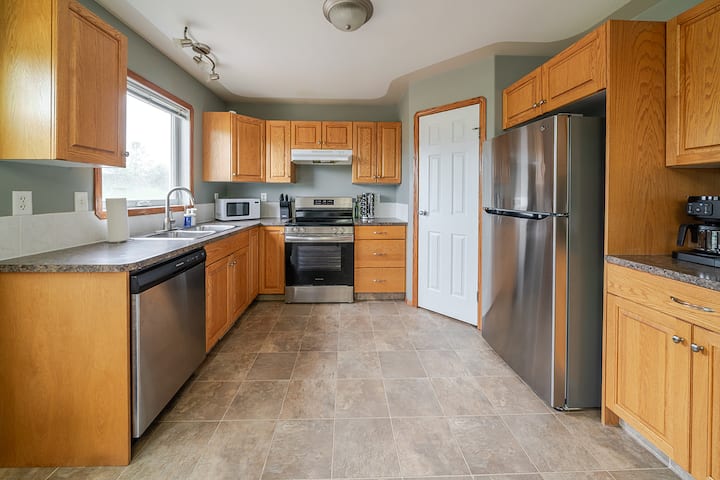 5br Home | 2 Self-contained Units, Work Crews - Red Deer