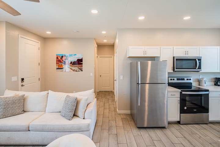 Stylish Family Getaway In The Heart Of Glendale - Glendale, AZ