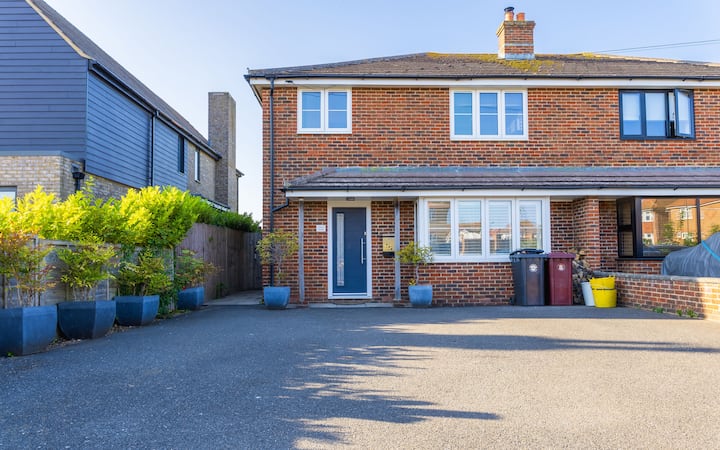 Sweet Caroline, 4 Bedrooms Semi - 奇切斯特