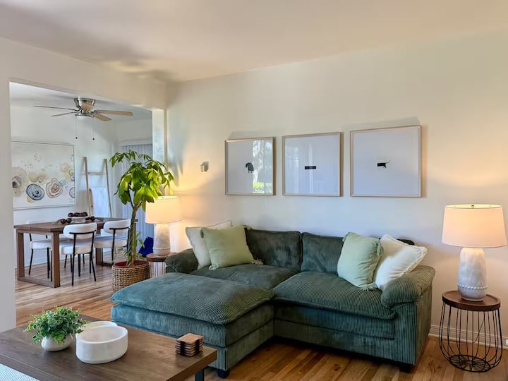 Stylish 2br • Lax • Beach • Free Parking - Riviera Country Club