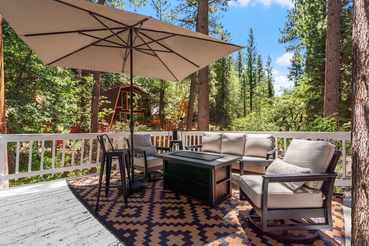 Rocko's Cabin-cozy Mountain Bliss Life - Running Springs, CA