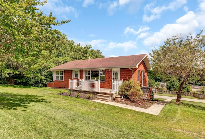 Azalea Bungalow - 8 Min To Downtown - Knoxville, TN