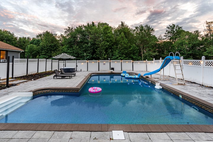 Lochnesst Luxe 4br: Hot Tub | Game Room | Firepit - Livingston Manor, NY