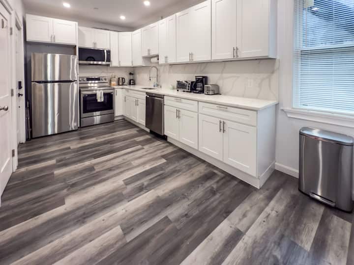 (Southie2) Modern 2br –Walk To Shops & Dining, W/d - Boston, MA