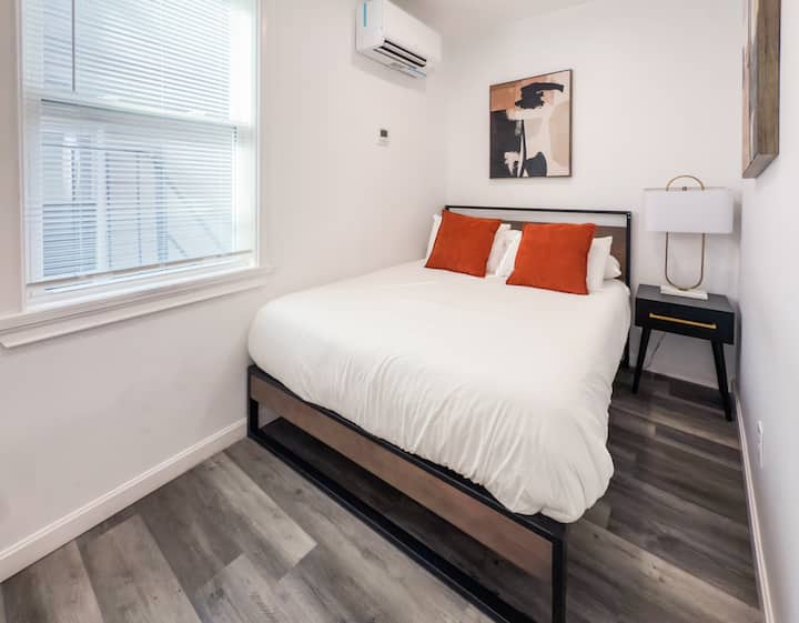 (Southie2) Modern 2br –Walk To Shops & Dining, W/d - South End - Boston
