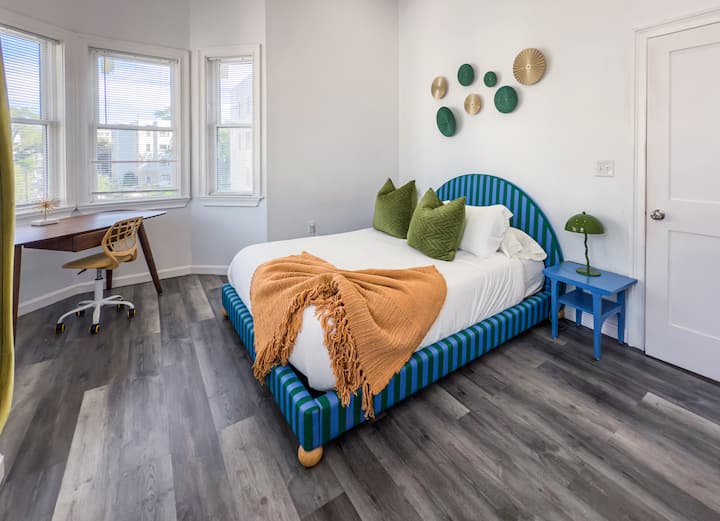 (Southie3) South Boston Gem W/ Ac + Laundryw/d - Boston, MA