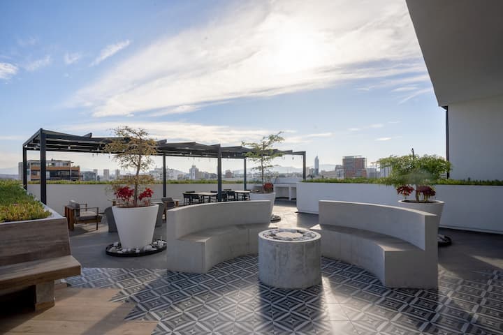 Americana • Sleeps 7 • Gym + Parking • Security - Zapopan