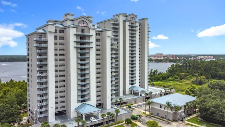Beautiful Lakefront Condo 1 Mile Away From Disney - Lake Buena Vista, FL