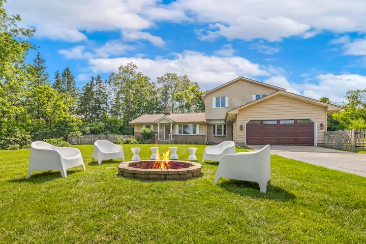 Walk To Downtown Lake Geneva! 3 King +2 Twin Beds - Lake Geneva