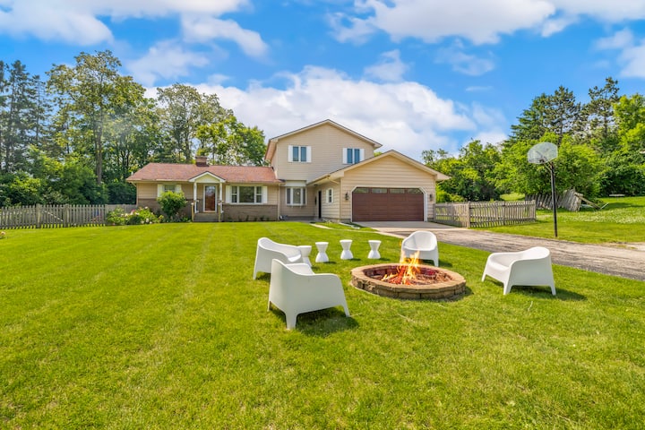 Walk To Downtown Lake Geneva! 3 King +2 Twin Beds - Lake Geneva, WI