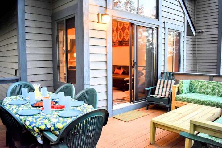 Family Retreat - Big Living Room&deck,pool,shuttle - Seven Springs, PA