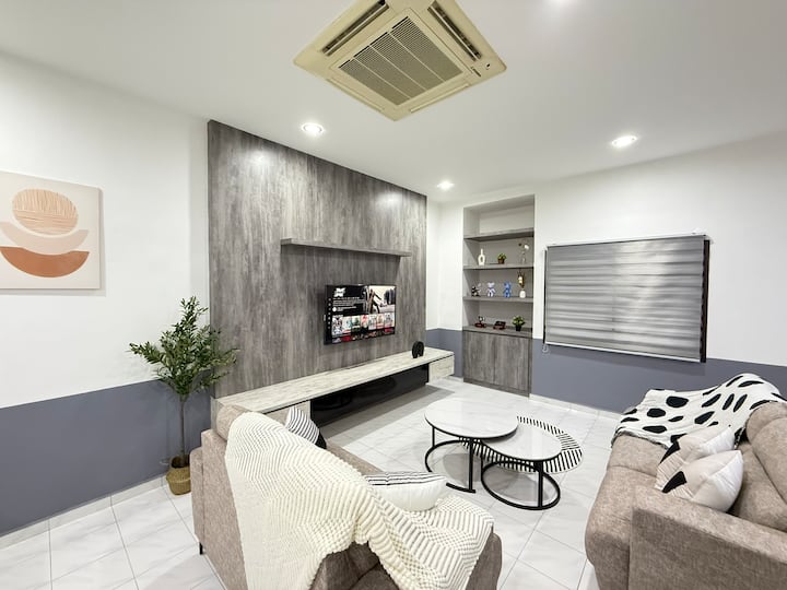 Yolo5 3br 12pax Centraltown Netflix - Kuantan