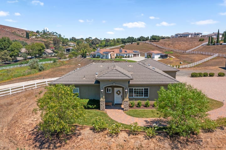 Mountain Retreat: 5 Acre Views + 6 Min To Old Town - Temecula, CA