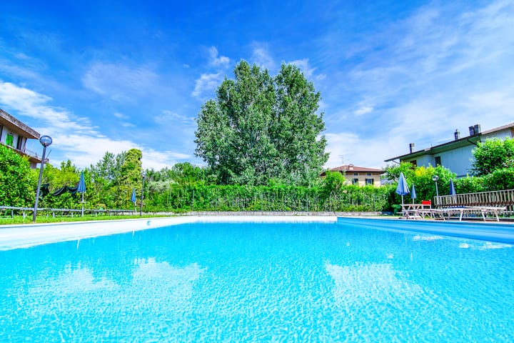 Balcone Vista Lago | Dimora Aurelia + Piscina - Desenzano del Garda