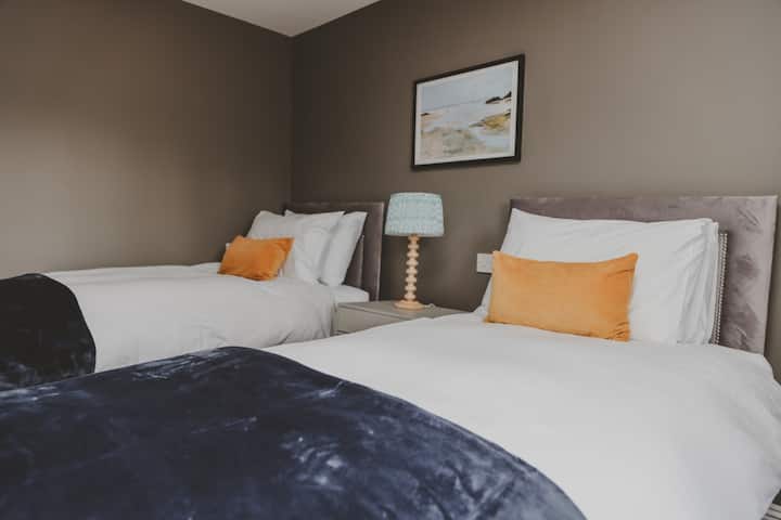 Charming Twin Room In Local Pub - Tiverton