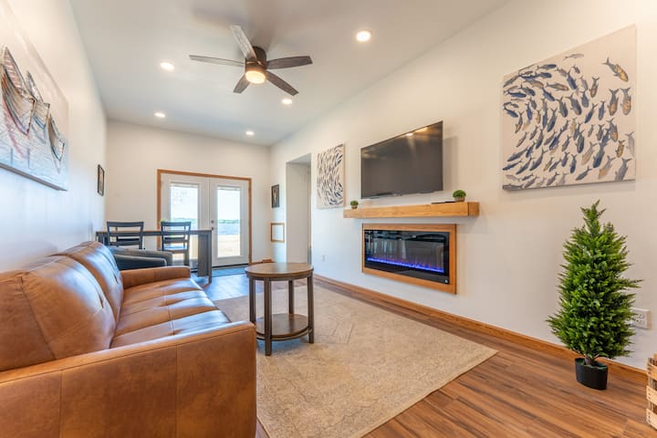 Sandy Point Resort, Lakeside 2br Modern Escape - Ely, MN
