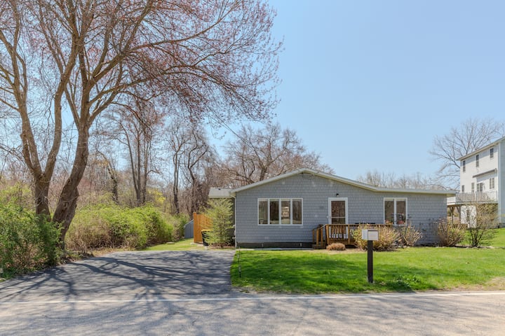Bonnet Shores Narragansett Beach House - Narragansett, RI