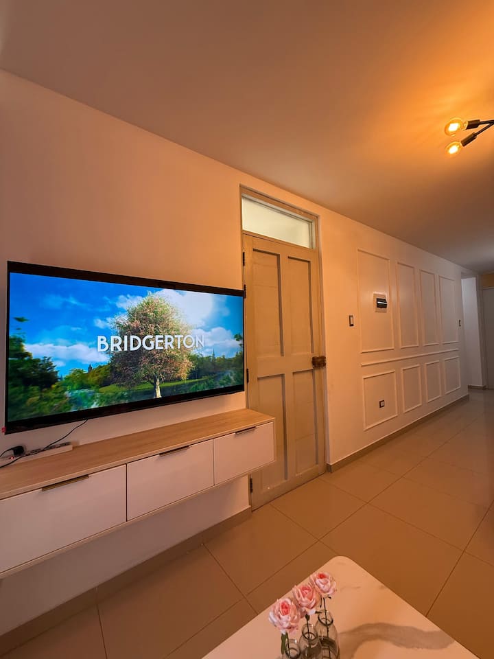 "Suite Bridgerton" Segundo Piso - Cochera Privada - Tacna