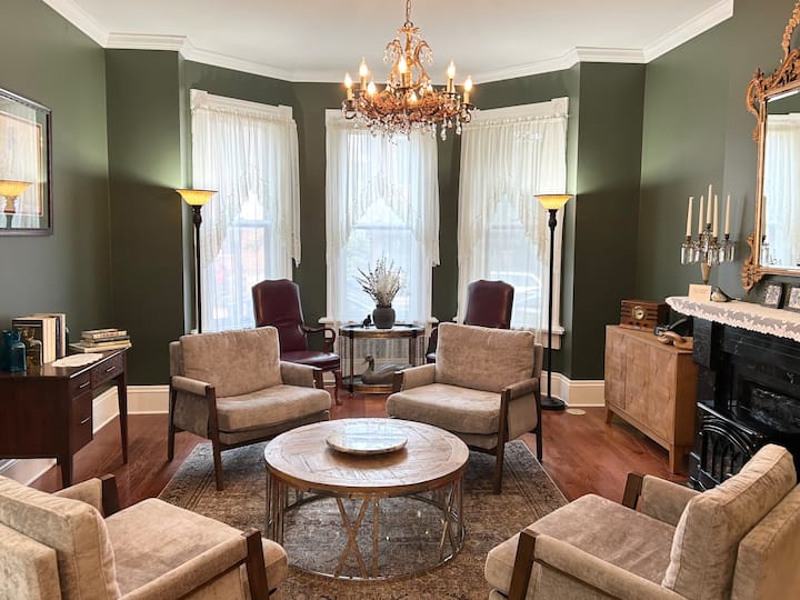 Short North King Room W/ Wi-fi & Breakfast - Columbus, OH