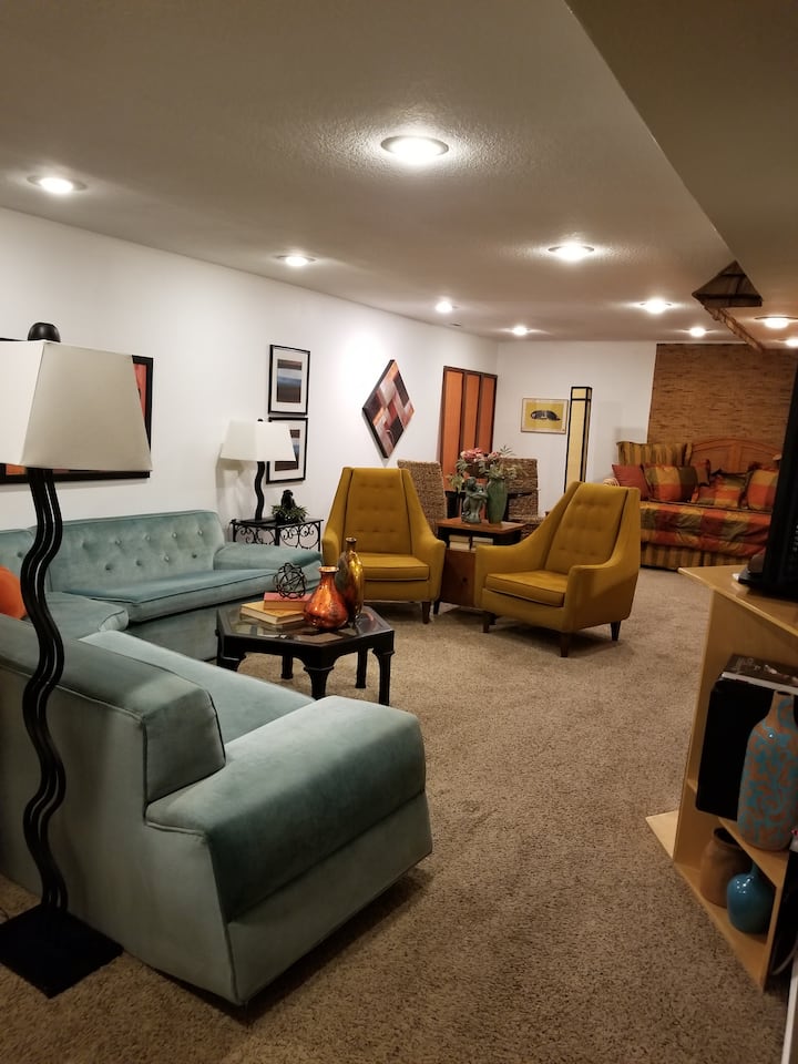 Mid-century Modern Suite Which Is All Yours! - Lawrence, KS