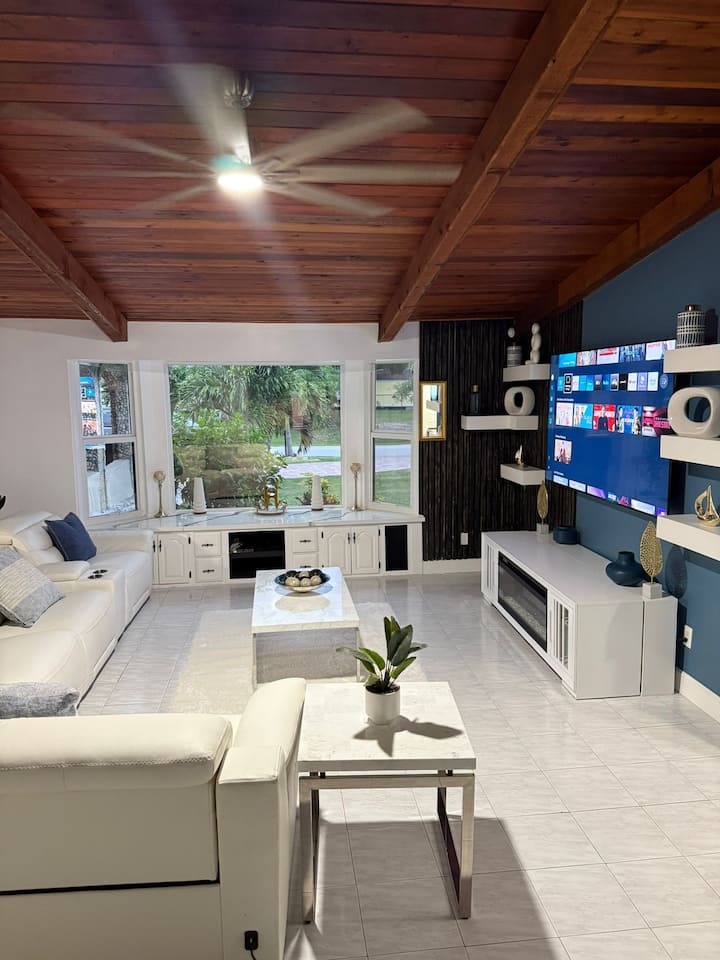 3br/2ba Family Home| Port St Lucie| Hurricane Safe - Port St. Lucie, FL