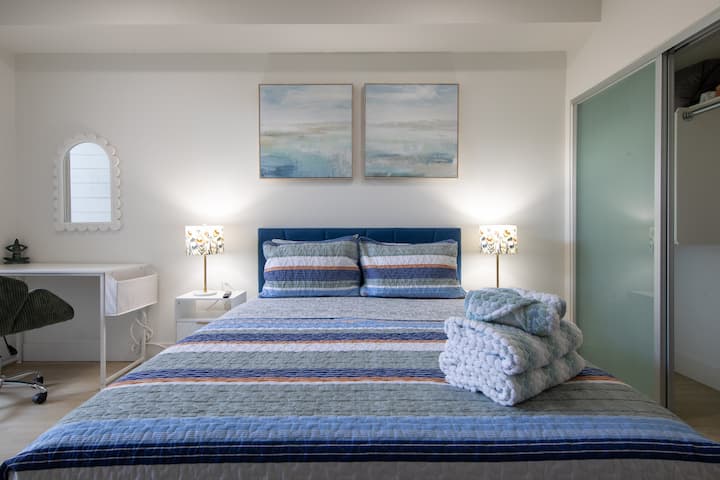 Stunning Studio By The Beach! - Santa Monica, CA