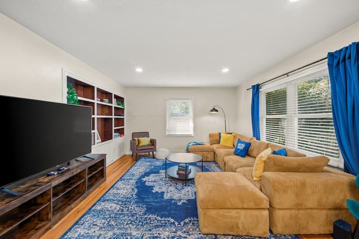 Walk To Nd! * Bbq, Firepit, Fast Wifi - South Bend