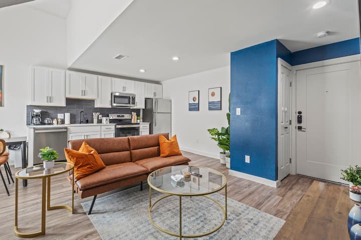 Near Medical District & Walkable To Oak Lawn Bars - Dallas, TX