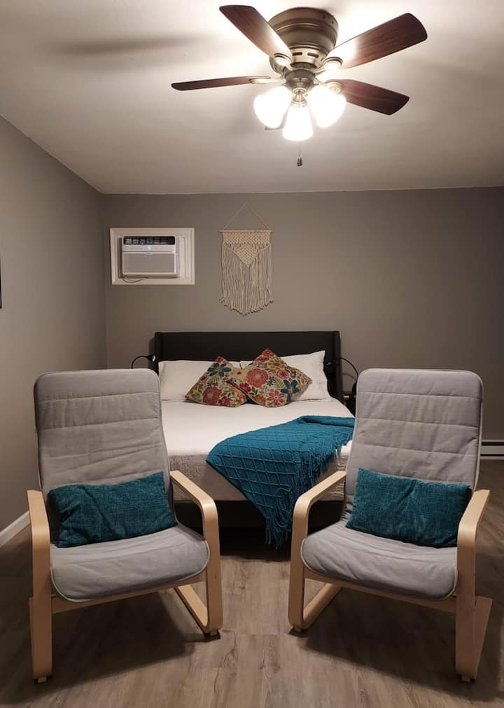 Harvest Acres Studio Apartment - Burlingame, KS