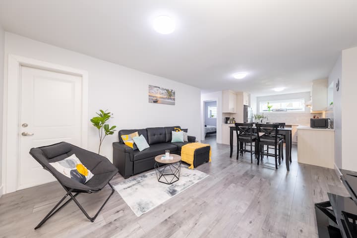 Delta 2 Bedroom Basement Suite In Luxury Home - Canada